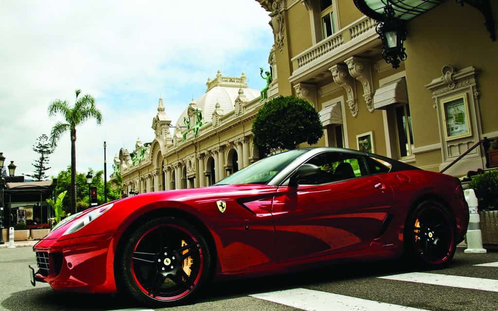 Kαφές στο Cafe de Paris με θέα Ferrari | coffeemag.gr