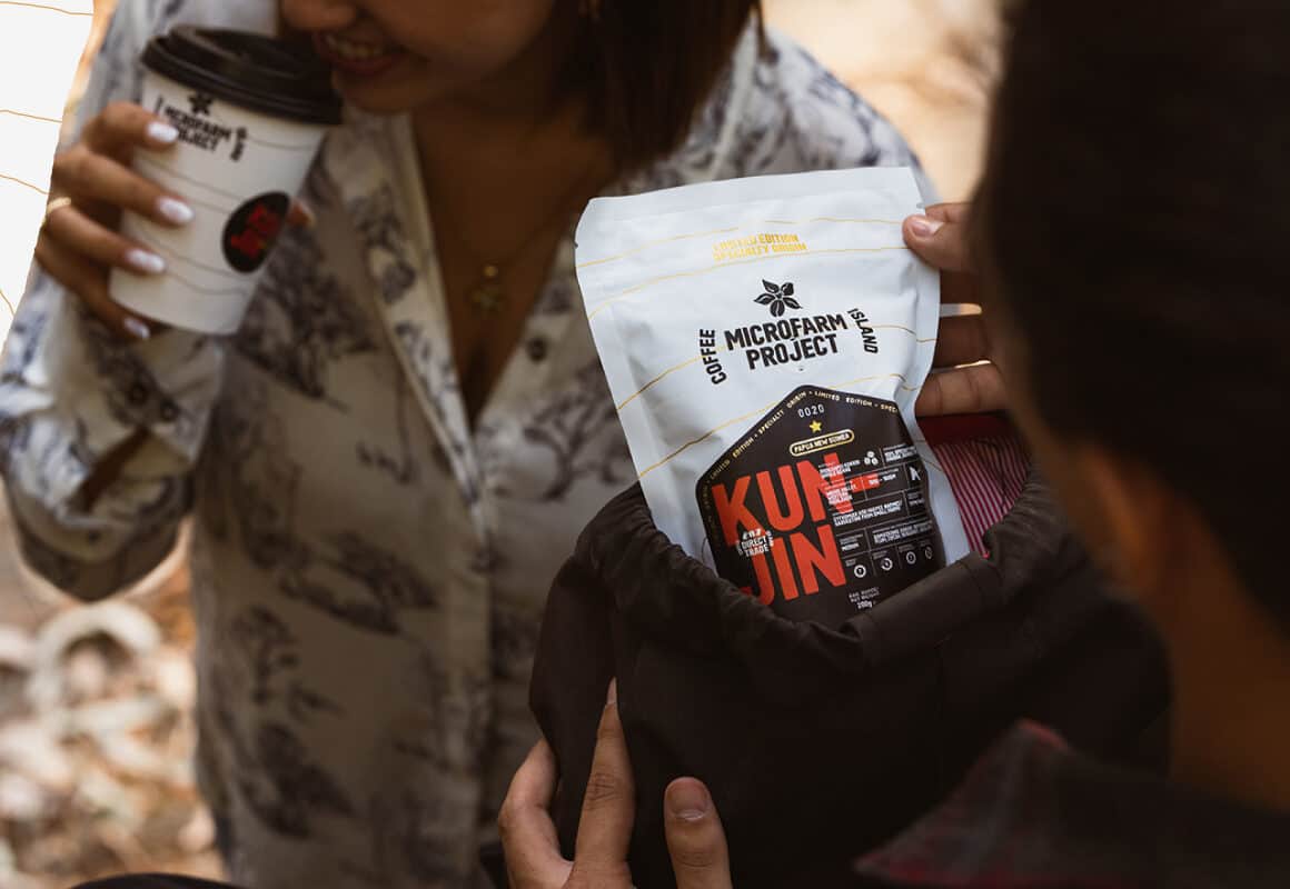 Δοκιμάζοντας τον καφέ Kunjin της Coffee Island | coffeemag.gr